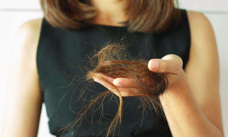 Como evitar a queda de cabelo durante o câncer - Revista Online ABRALE