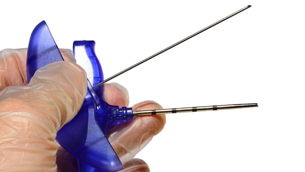 A biópsia de medula óssea dói?